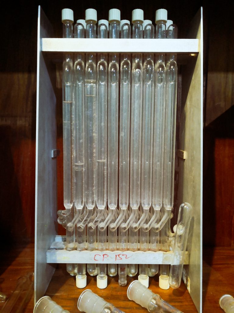 Craig Countercurrent Distribution Apparatus – College of Pharmacy